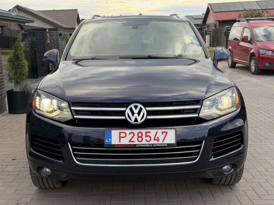 Blue Volkswagen Touareg 2012 in Siauliai, with an engine capacity of 3.60 L and mileage of 245 thousand km for 8500 €, photo 10 on AUTOMOTO.COM.LV