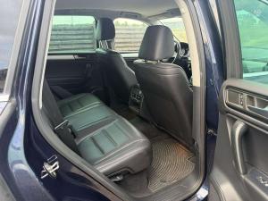 Blue Volkswagen Touareg 2012 in Siauliai, with an engine capacity of 3.60 L and mileage of 245 thousand km for 8500 €, photo 11 on AUTOMOTO.COM.LV