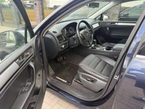 Blue Volkswagen Touareg 2012 in Siauliai, with an engine capacity of 3.60 L and mileage of 245 thousand km for 8500 €, photo 13 on AUTOMOTO.COM.LV