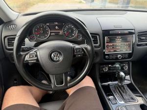 Blue Volkswagen Touareg 2012 in Siauliai, with an engine capacity of 3.60 L and mileage of 245 thousand km for 8500 €, photo 16 on AUTOMOTO.COM.LV