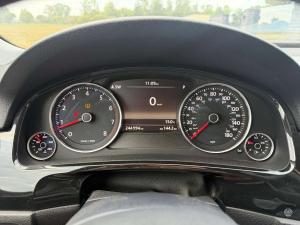 Blue Volkswagen Touareg 2012 in Siauliai, with an engine capacity of 3.60 L and mileage of 245 thousand km for 8500 €, photo 18 on AUTOMOTO.COM.LV