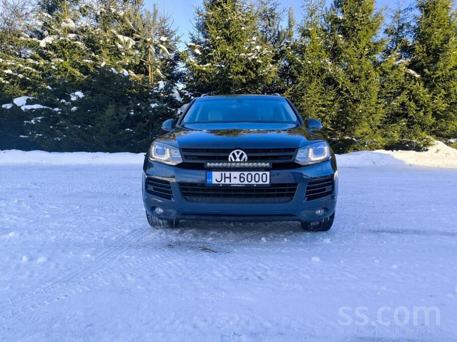 Blue Volkswagen Touareg 2013 in Rezekne, with an engine capacity of 3.00 L and mileage of 252 thousand km for 12700 €, photo 1 on AUTOMOTO.COM.LV