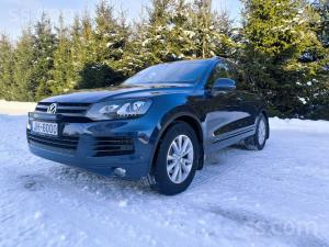 Blue Volkswagen Touareg 2013 in Rezekne, with an engine capacity of 3.00 L and mileage of 252 thousand km for 12700 €, photo 3 on AUTOMOTO.COM.LV