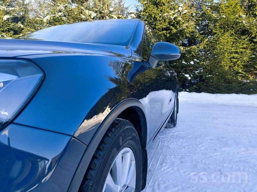 Blue Volkswagen Touareg 2013 in Rezekne, with an engine capacity of 3.00 L and mileage of 252 thousand km for 12700 €, photo 6 on AUTOMOTO.COM.LV