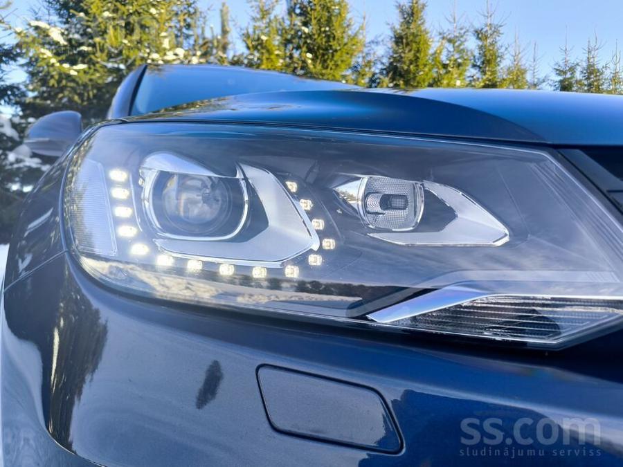 Blue Volkswagen Touareg 2013 in Rezekne, with an engine capacity of 3.00 L and mileage of 252 thousand km for 12700 €, photo 7 on AUTOMOTO.COM.LV