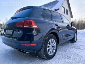 Blue Volkswagen Touareg 2013 in Rezekne, with an engine capacity of 3.00 L and mileage of 252 thousand km for 12700 €, photo 10 on AUTOMOTO.COM.LV