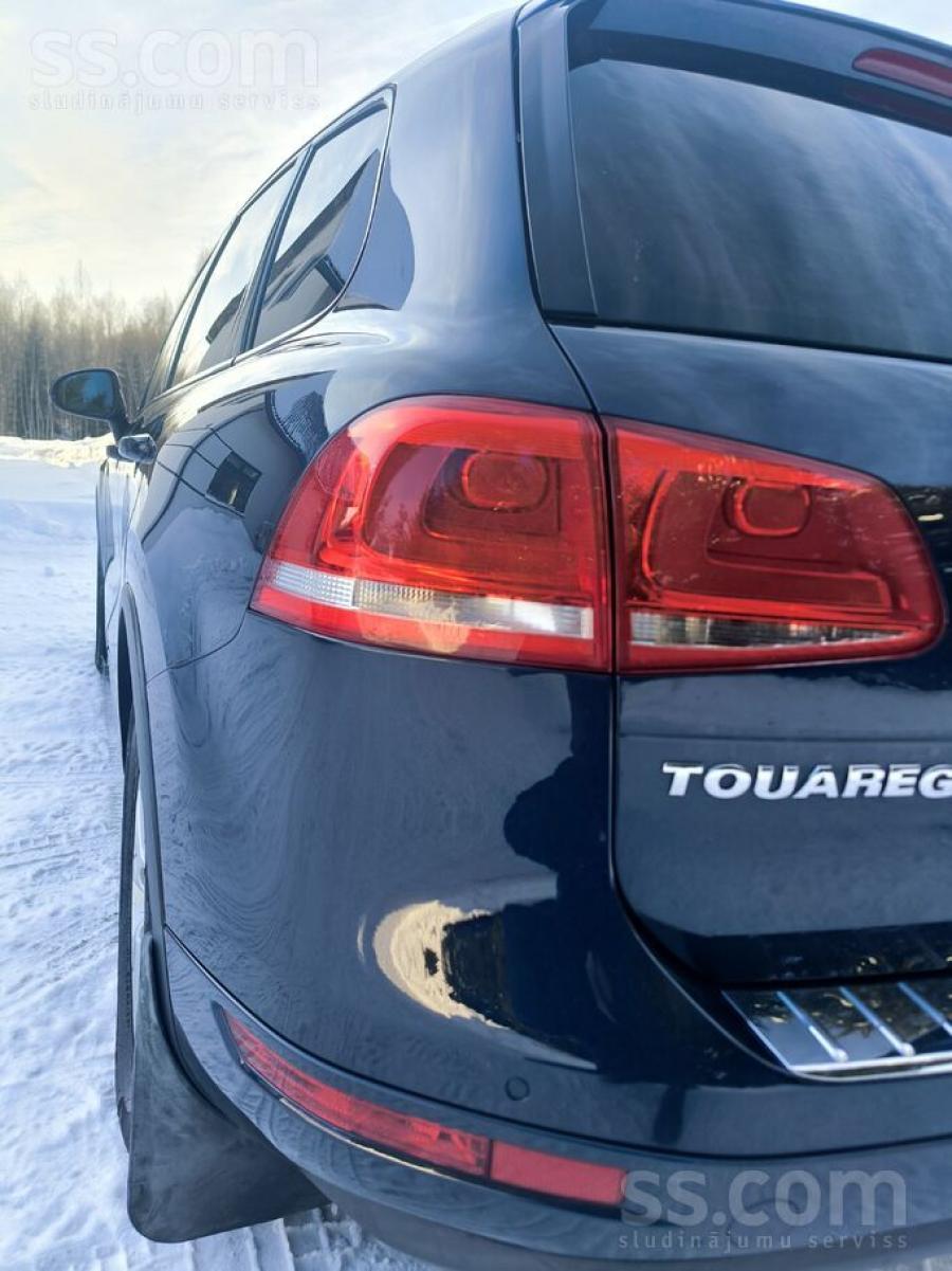 Blue Volkswagen Touareg 2013 in Rezekne, with an engine capacity of 3.00 L and mileage of 252 thousand km for 12700 €, photo 12 on AUTOMOTO.COM.LV