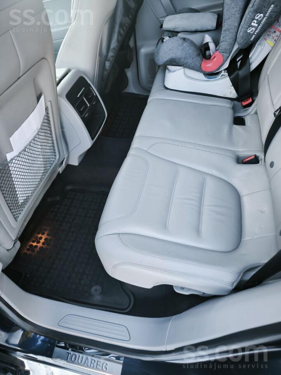 Blue Volkswagen Touareg 2013 in Rezekne, with an engine capacity of 3.00 L and mileage of 252 thousand km for 12700 €, photo 21 on AUTOMOTO.COM.LV