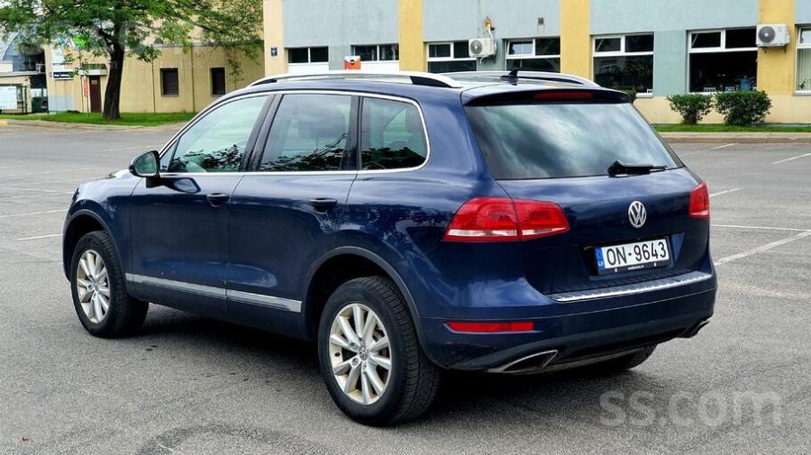 Blue Volkswagen Touareg 2013 in Riga, with an engine capacity of 3.00 L and mileage of 269 thousand km for 10900 €, photo 3 on AUTOMOTO.COM.LV