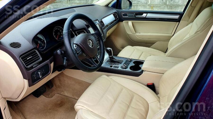 Blue Volkswagen Touareg 2013 in Riga, with an engine capacity of 3.00 L and mileage of 269 thousand km for 10900 €, photo 11 on AUTOMOTO.COM.LV