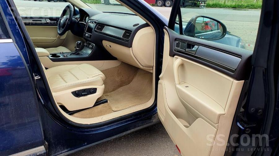 Blue Volkswagen Touareg 2013 in Riga, with an engine capacity of 3.00 L and mileage of 269 thousand km for 10900 €, photo 13 on AUTOMOTO.COM.LV