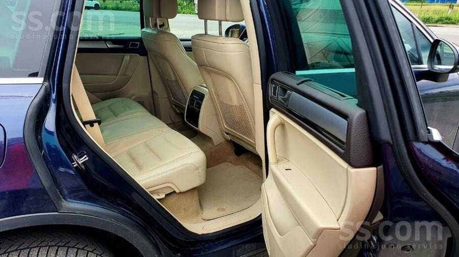 Blue Volkswagen Touareg 2013 in Riga, with an engine capacity of 3.00 L and mileage of 269 thousand km for 10900 €, photo 16 on AUTOMOTO.COM.LV
