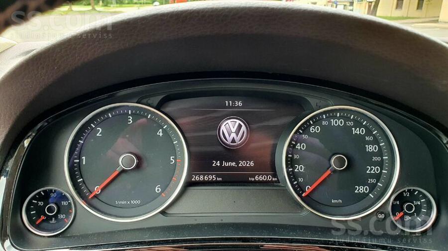 Blue Volkswagen Touareg 2013 in Riga, with an engine capacity of 3.00 L and mileage of 269 thousand km for 10900 €, photo 20 on AUTOMOTO.COM.LV
