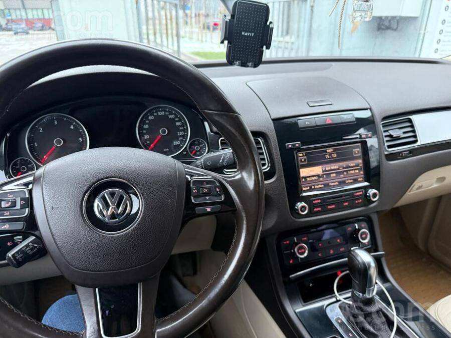 Blue Volkswagen Touareg 2013 in Talsi, with an engine capacity of 3.00 L and mileage of 412 thousand km for 7300 €, photo 7 on AUTOMOTO.COM.LV