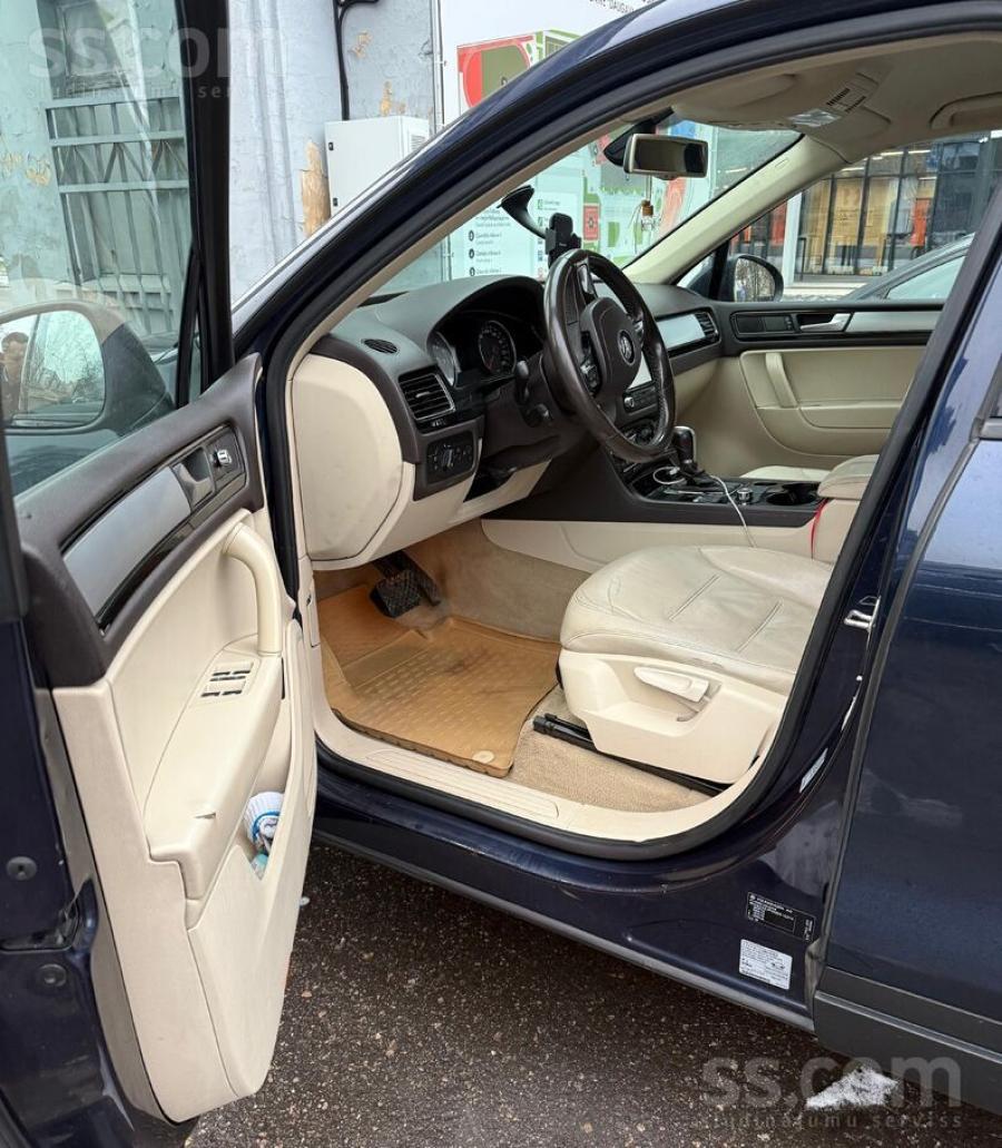 Blue Volkswagen Touareg 2013 in Talsi, with an engine capacity of 3.00 L and mileage of 412 thousand km for 7300 €, photo 8 on AUTOMOTO.COM.LV