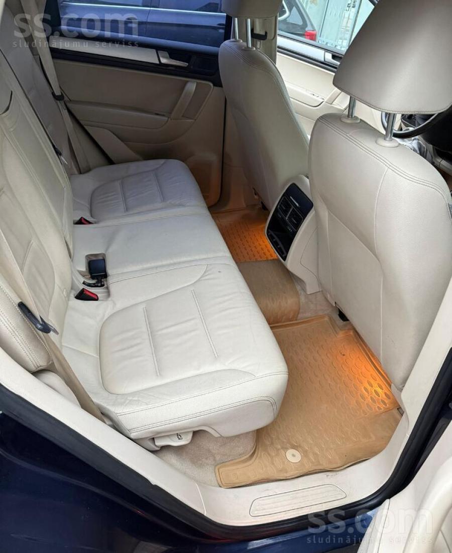 Blue Volkswagen Touareg 2013 in Talsi, with an engine capacity of 3.00 L and mileage of 412 thousand km for 7300 €, photo 11 on AUTOMOTO.COM.LV