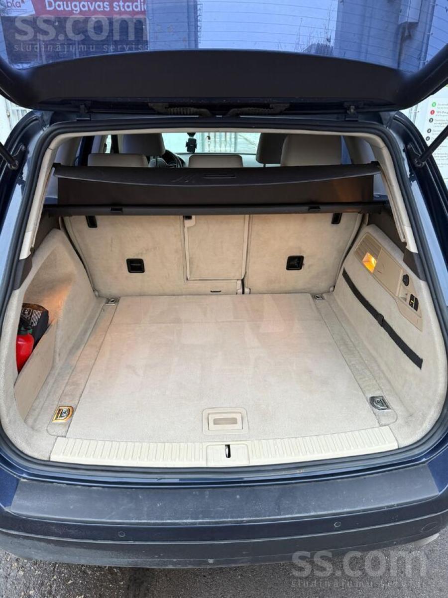 Blue Volkswagen Touareg 2013 in Talsi, with an engine capacity of 3.00 L and mileage of 412 thousand km for 7300 €, photo 12 on AUTOMOTO.COM.LV