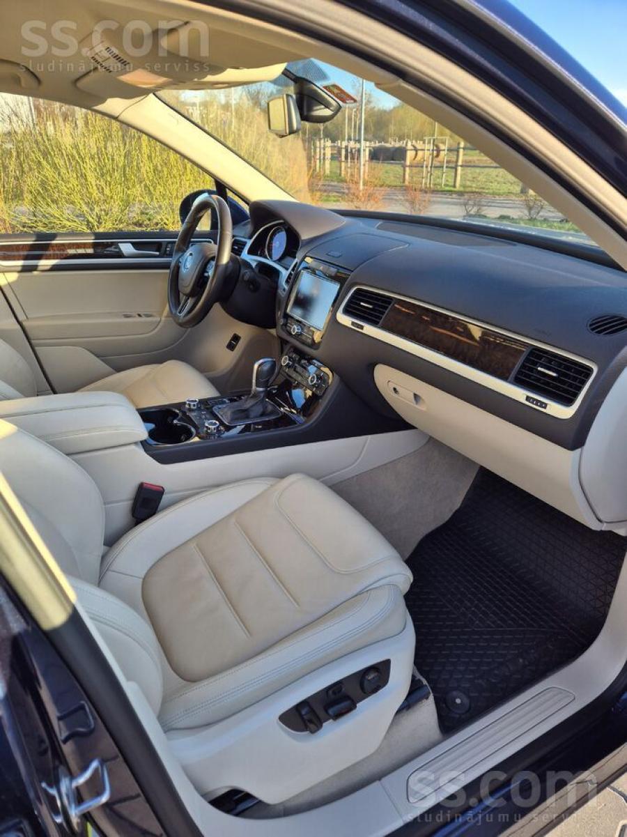 Zils Volkswagen Touareg 2013 Jelgava, ar dzinēja tilpumu 3.00 L un nobraukumu 172 tūkst. km par 13600 €, foto 7 vietnē AUTOMOTO.COM.LV