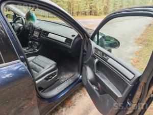 Zils Volkswagen Touareg 2013 Rīga, ar dzinēja tilpumu 3.00 L un nobraukumu 283 tūkst. km par 11000 €, foto 3 vietnē AUTOMOTO.COM.LV