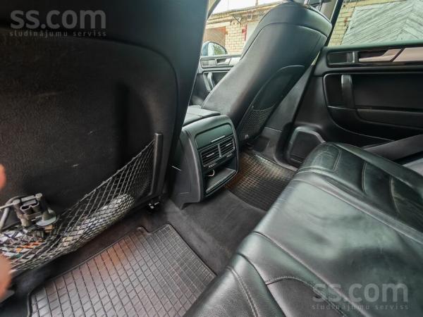 Zils Volkswagen Touareg 2013 Rīga, ar dzinēja tilpumu 3.00 L un nobraukumu 283 tūkst. km par 11000 €, foto 7 vietnē AUTOMOTO.COM.LV