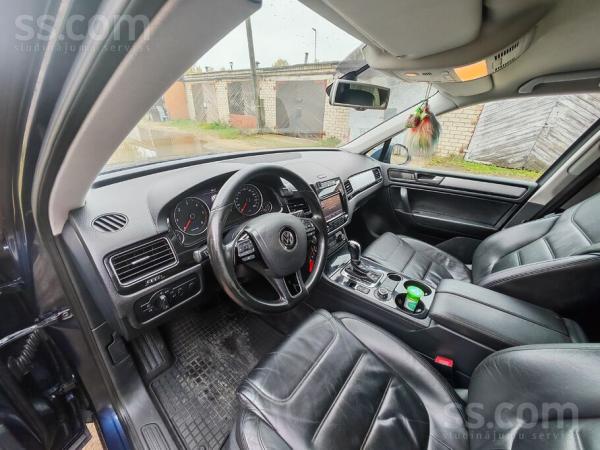 Zils Volkswagen Touareg 2013 Rīga, ar dzinēja tilpumu 3.00 L un nobraukumu 283 tūkst. km par 11000 €, foto 8 vietnē AUTOMOTO.COM.LV