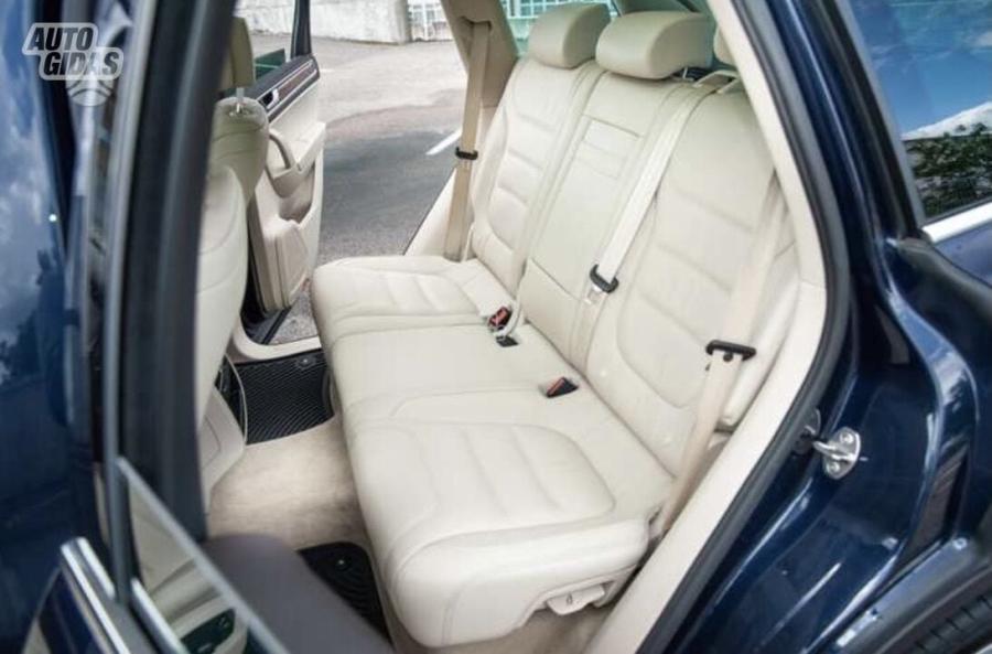 Zils Volkswagen Touareg 2013 Kauņa, ar dzinēja tilpumu 3.00 L un nobraukumu 215 tūkst. km par 12290 €, foto 10 vietnē AUTOMOTO.COM.LV