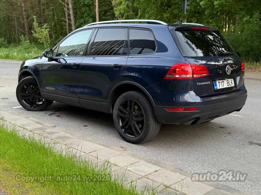 Zils Volkswagen Touareg 2014 Tallina, ar dzinēja tilpumu 3.00 L un nobraukumu 267 tūkst. km par 9900 €, foto 4 vietnē AUTOMOTO.COM.LV