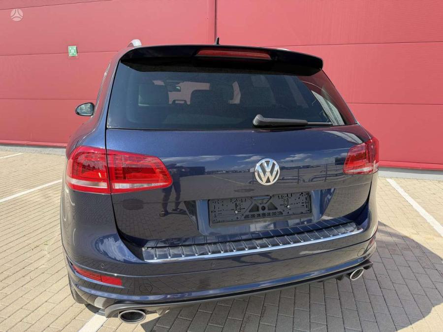 Blue Volkswagen Touareg 2014 in Kaunas, with an engine capacity of 2.97 L and mileage of 210 thousand km for 14500 €, photo 3 on AUTOMOTO.COM.LV