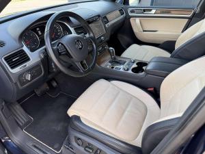 Blue Volkswagen Touareg 2014 in Kaunas, with an engine capacity of 2.97 L and mileage of 210 thousand km for 14500 €, photo 12 on AUTOMOTO.COM.LV
