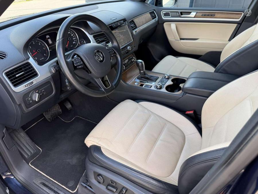 Blue Volkswagen Touareg 2014 in Kaunas, with an engine capacity of 2.97 L and mileage of 210 thousand km for 14500 €, photo 12 on AUTOMOTO.COM.LV