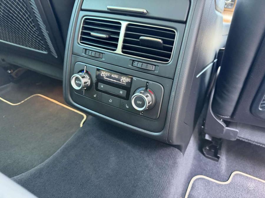 Blue Volkswagen Touareg 2014 in Kaunas, with an engine capacity of 2.97 L and mileage of 210 thousand km for 14500 €, photo 16 on AUTOMOTO.COM.LV