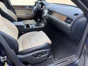 Blue Volkswagen Touareg 2014 in Kaunas, with an engine capacity of 2.97 L and mileage of 210 thousand km for 14500 €, photo 17 on AUTOMOTO.COM.LV