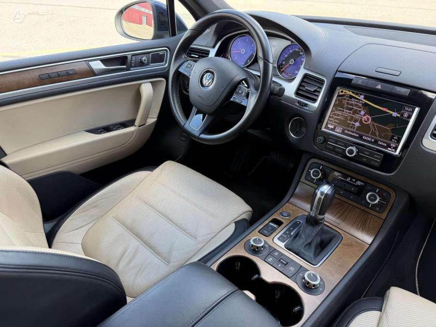 Blue Volkswagen Touareg 2014 in Kaunas, with an engine capacity of 2.97 L and mileage of 210 thousand km for 14500 €, photo 19 on AUTOMOTO.COM.LV