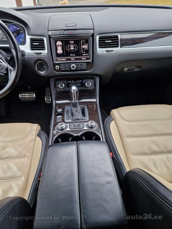 Zils Volkswagen Touareg 2015 Pērnava, ar dzinēja tilpumu 4.20 L un nobraukumu 239 tūkst. km par 19500 €, foto 10 vietnē AUTOMOTO.COM.LV