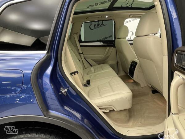 Blue Volkswagen Touareg 2015 in Avizieniai, with an engine capacity of 3.00 L and mileage of 232 thousand km for 17500 €, photo 9 on AUTOMOTO.COM.LV