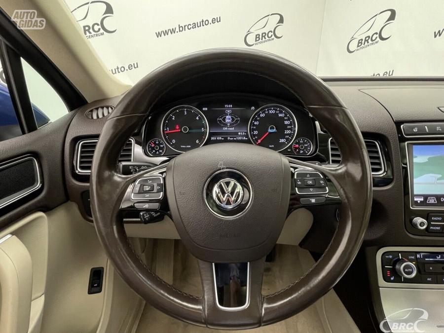 Zils Volkswagen Touareg 2015 Avižieniai, ar dzinēja tilpumu 3.00 L un nobraukumu 232 tūkst. km par 17500 €, foto 29 vietnē AUTOMOTO.COM.LV