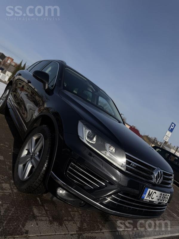 Blue Volkswagen Touareg 2015 in Rezekne, with an engine capacity of 2.90 L and mileage of 142 thousand km for 21000 €, photo 3 on AUTOMOTO.COM.LV