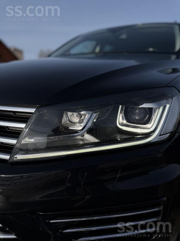 Blue Volkswagen Touareg 2015 in Rezekne, with an engine capacity of 2.90 L and mileage of 142 thousand km for 21000 €, photo 6 on AUTOMOTO.COM.LV