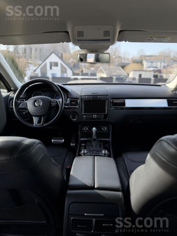 Blue Volkswagen Touareg 2015 in Rezekne, with an engine capacity of 2.90 L and mileage of 142 thousand km for 21000 €, photo 9 on AUTOMOTO.COM.LV