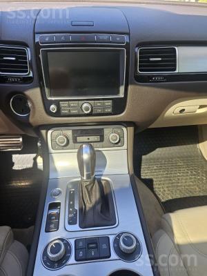 Zils Volkswagen Touareg 2015 Rīga, ar dzinēja tilpumu 3.00 L un nobraukumu 155 tūkst. km par 15600 €, foto 7 vietnē AUTOMOTO.COM.LV