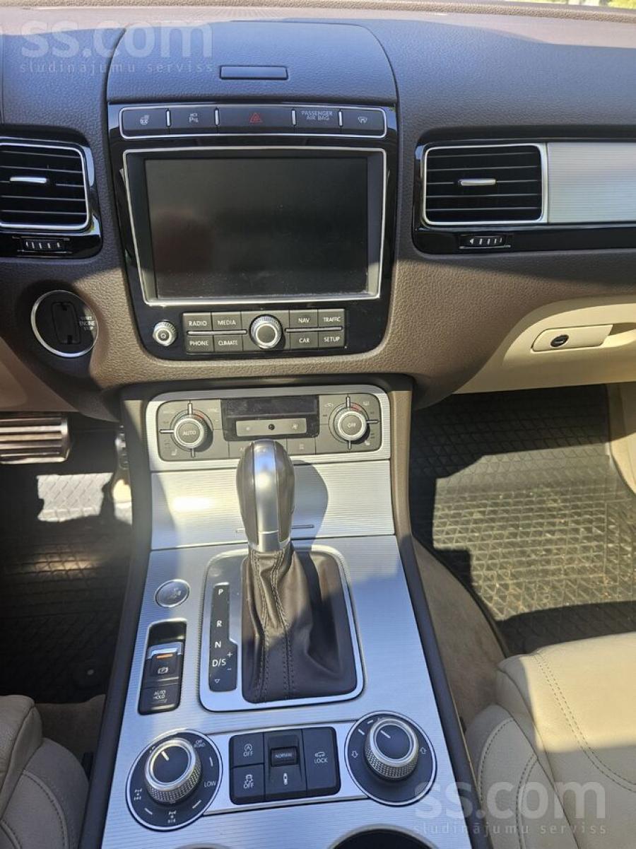 Zils Volkswagen Touareg 2015 Rīga, ar dzinēja tilpumu 3.00 L un nobraukumu 155 tūkst. km par 15600 €, foto 7 vietnē AUTOMOTO.COM.LV