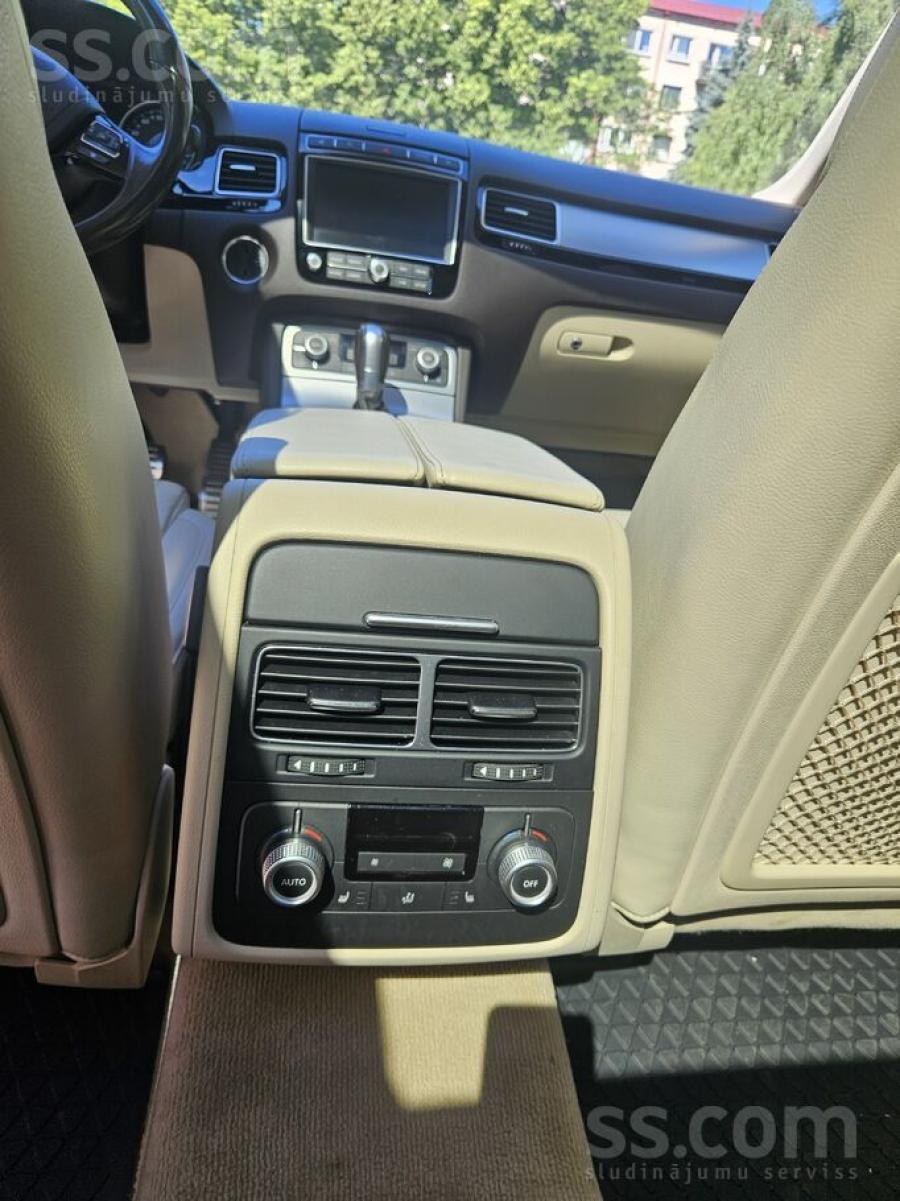 Zils Volkswagen Touareg 2015 Rīga, ar dzinēja tilpumu 3.00 L un nobraukumu 155 tūkst. km par 15600 €, foto 8 vietnē AUTOMOTO.COM.LV
