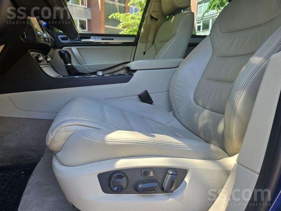 Zils Volkswagen Touareg 2015 Rīga, ar dzinēja tilpumu 3.00 L un nobraukumu 155 tūkst. km par 15600 €, foto 12 vietnē AUTOMOTO.COM.LV