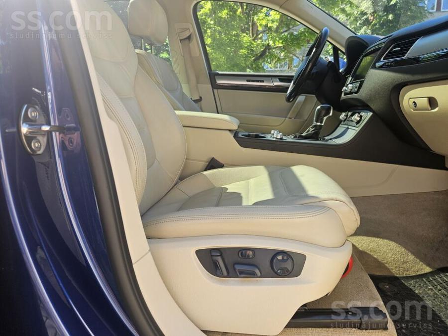 Zils Volkswagen Touareg 2015 Rīga, ar dzinēja tilpumu 3.00 L un nobraukumu 155 tūkst. km par 15600 €, foto 13 vietnē AUTOMOTO.COM.LV