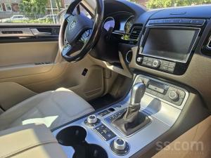 Zils Volkswagen Touareg 2015 Rīga, ar dzinēja tilpumu 3.00 L un nobraukumu 155 tūkst. km par 15600 €, foto 15 vietnē AUTOMOTO.COM.LV