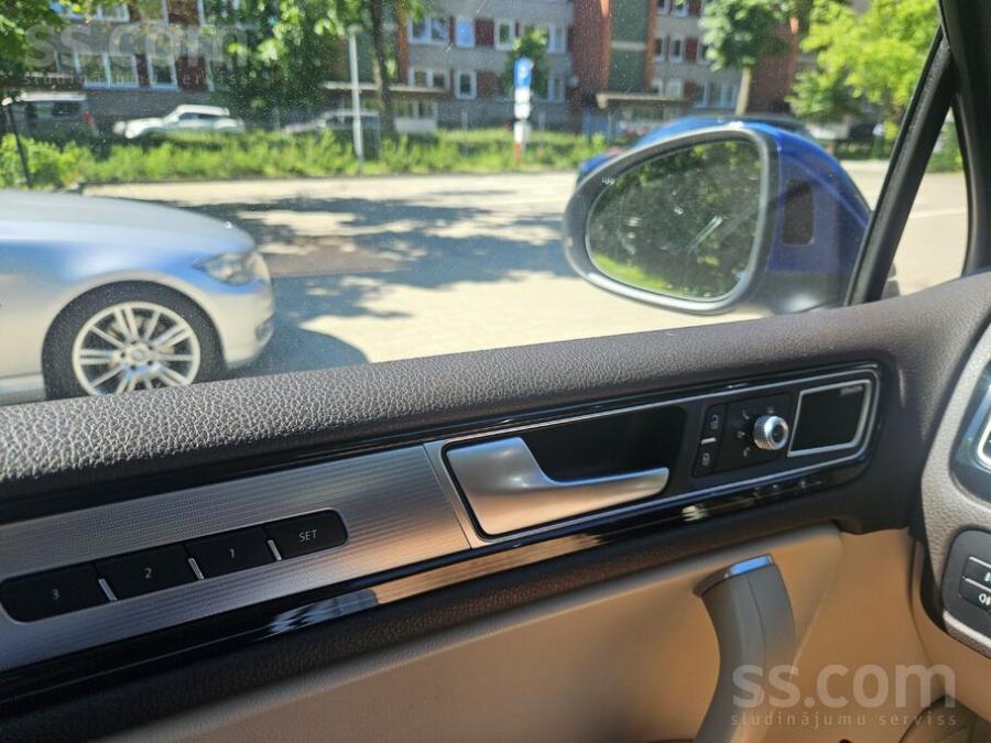 Zils Volkswagen Touareg 2015 Rīga, ar dzinēja tilpumu 3.00 L un nobraukumu 155 tūkst. km par 15600 €, foto 16 vietnē AUTOMOTO.COM.LV
