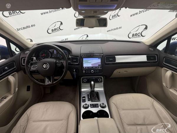 Zils Volkswagen Touareg 2015 Viļņa, ar dzinēja tilpumu 2.97 L un nobraukumu 232 tūkst. km par 14900 €, foto 4 vietnē AUTOMOTO.COM.LV