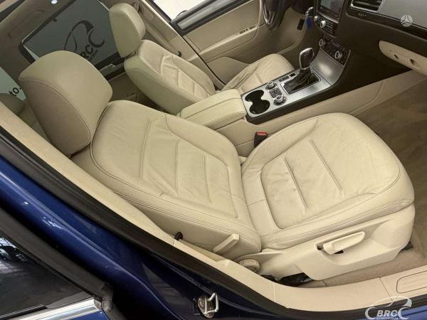 Zils Volkswagen Touareg 2015 Viļņa, ar dzinēja tilpumu 2.97 L un nobraukumu 232 tūkst. km par 14900 €, foto 6 vietnē AUTOMOTO.COM.LV