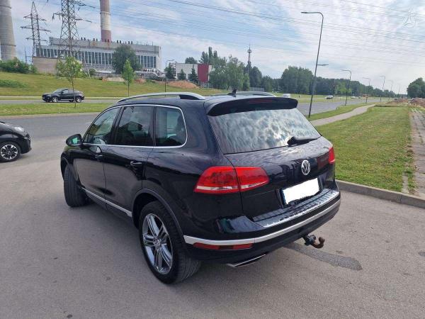 Blue Volkswagen Touareg 2015 in Kaunas, with an engine capacity of 2.97 L and mileage of 314 thousand km for 11400 €, photo 7 on AUTOMOTO.COM.LV