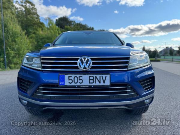Blue Volkswagen Touareg 2015 in Rakvere, with an engine capacity of 3.00 L and mileage of 393 thousand km for 13900 €, photo 10 on AUTOMOTO.COM.LV